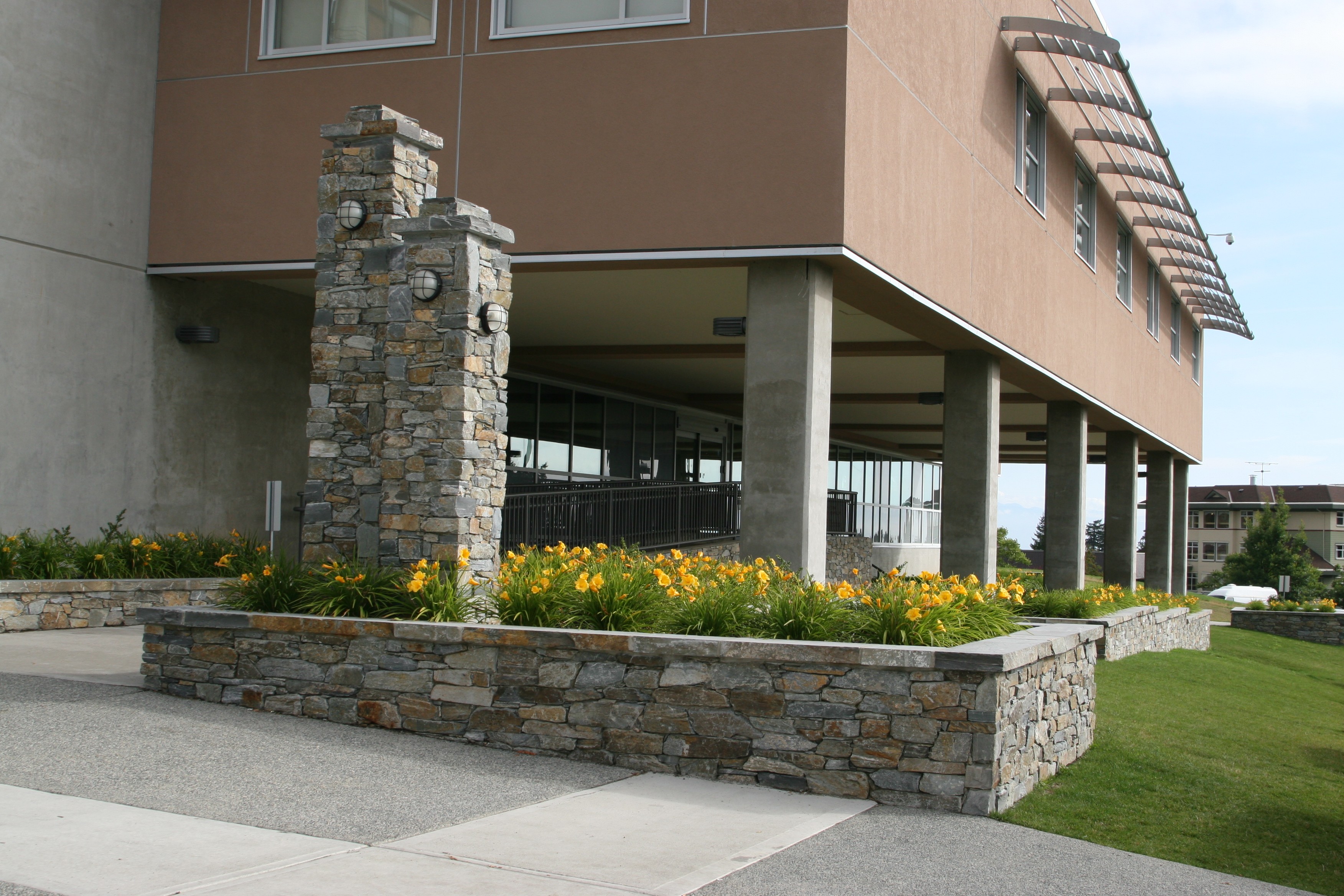 Ocean Pearl Cut Top Wall Cap | K2 Stone