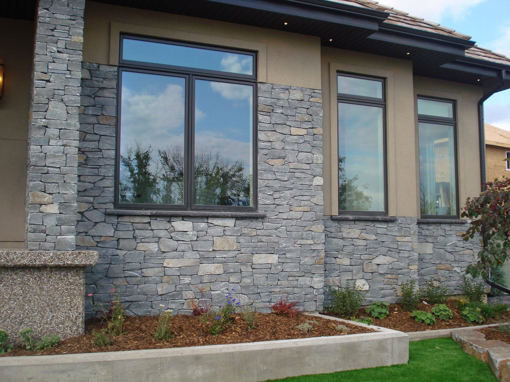 Spring Valley Ledgestone Veneer