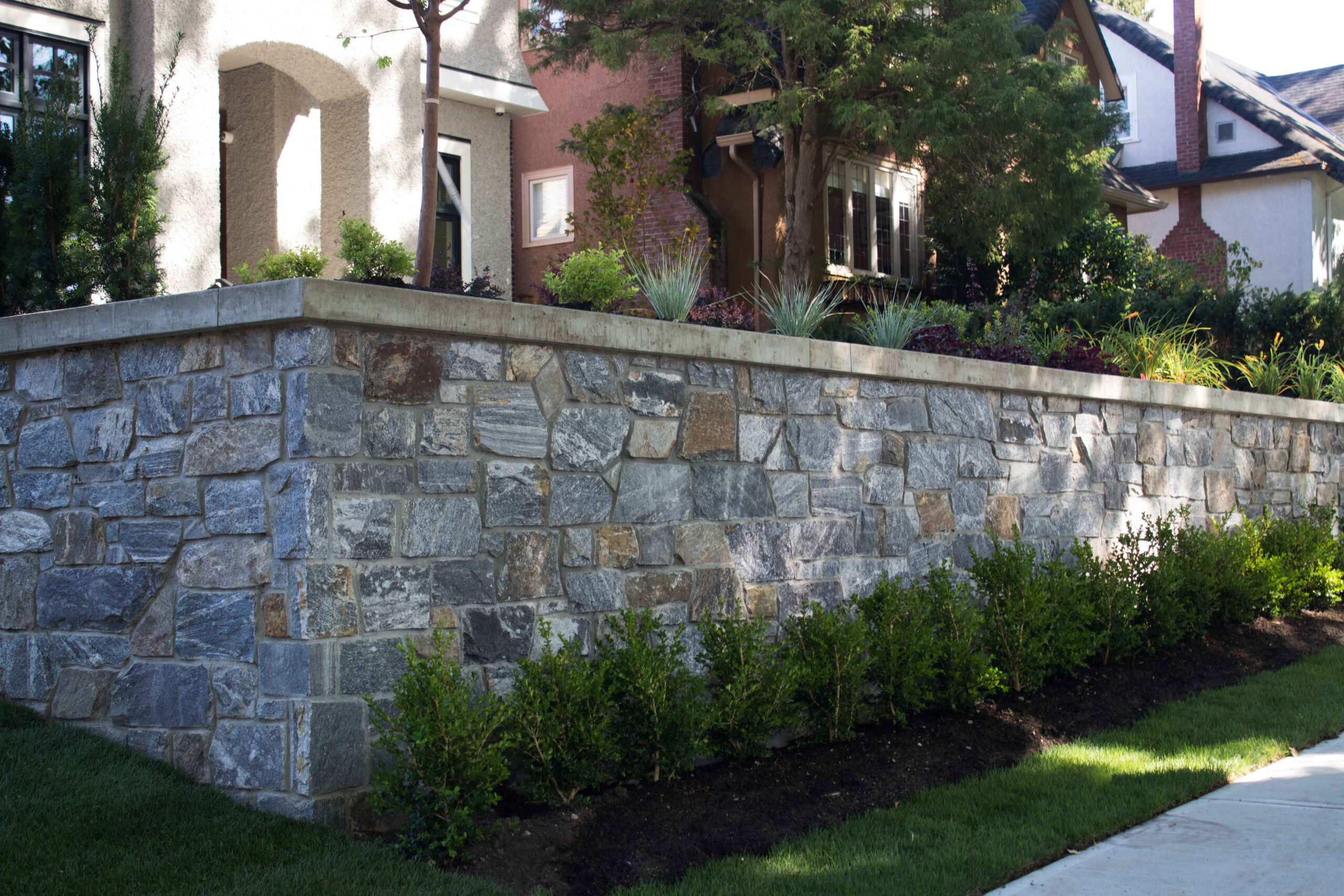 creekside-granite-ledge-stone-veneer (6) | K2 Stone